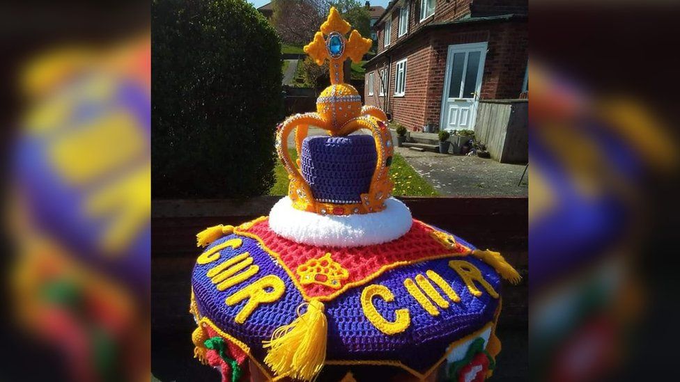 Coronation toppers crown Yorkshire and Lincolnshire post boxes - BBC News