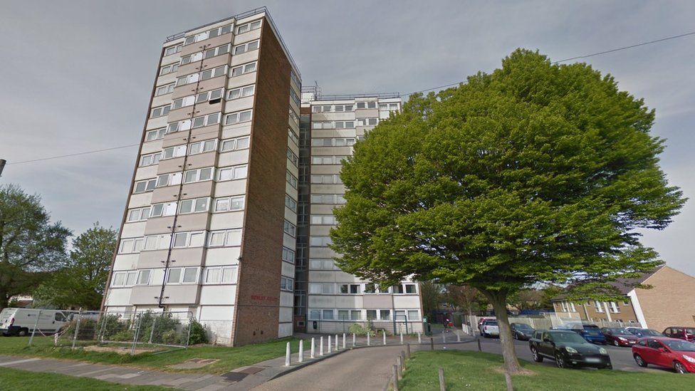 Southend death: Murder probe after woman falls from height - BBC News