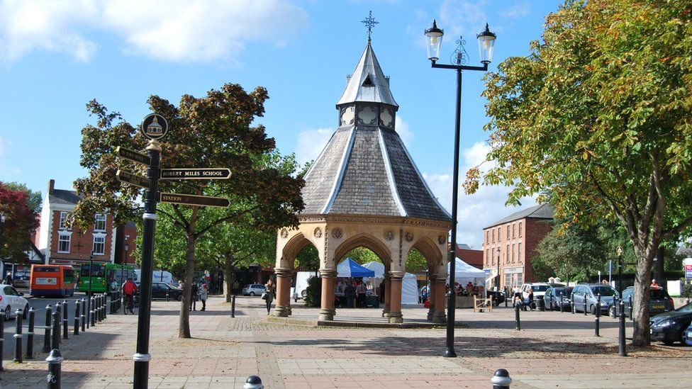 Bingham: Survey aims to tackle town's car parking shortage - BBC News