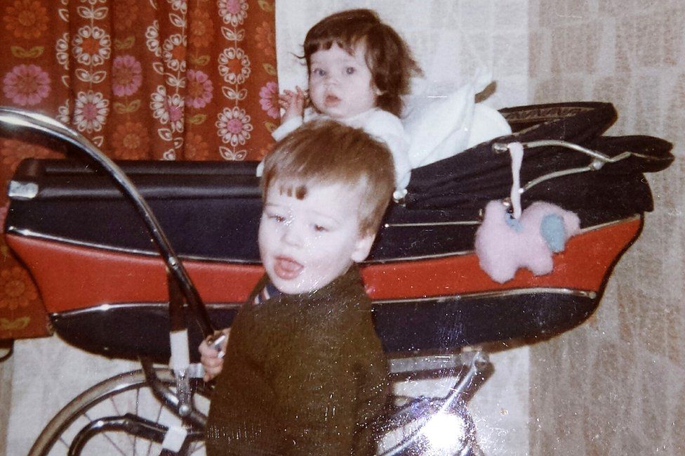 Nottingham Pram Company's vintage auction sparks memories - BBC News