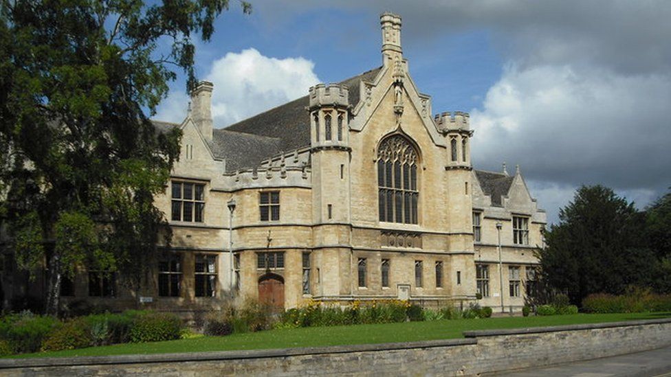 Oundle: The by-election born out of a controversial house move - BBC News
