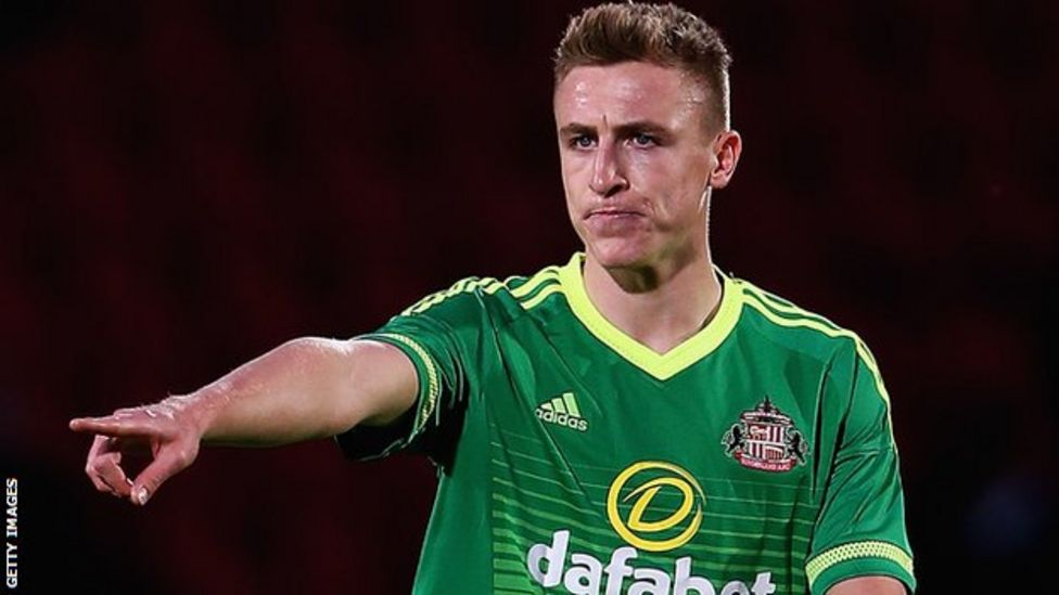 Tom Beadling and Sylvain Deslandes: Bury sign defenders on loan - BBC Sport