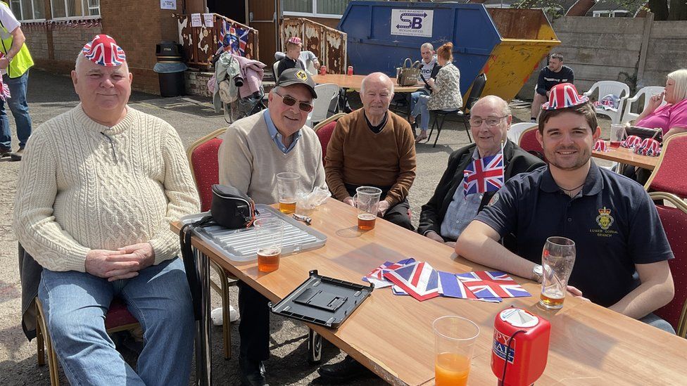 Crowds out for second day of Coronation events in West Midlands - BBC News