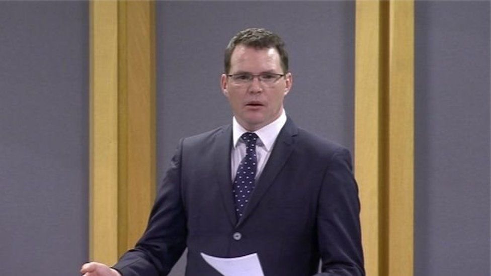 Pryderon AC am 'ddinistrio' dau frand newyddion - BBC Cymru Fyw