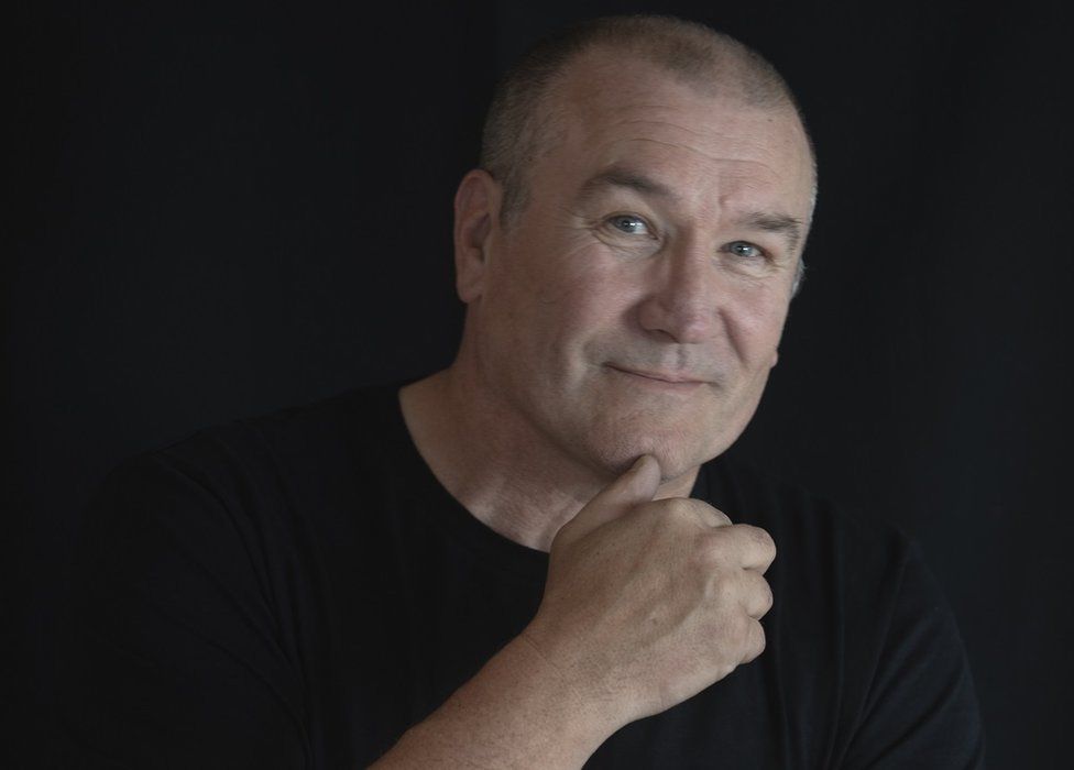 Andrew Teilo: Actor, awdur, cerddor - BBC Cymru Fyw