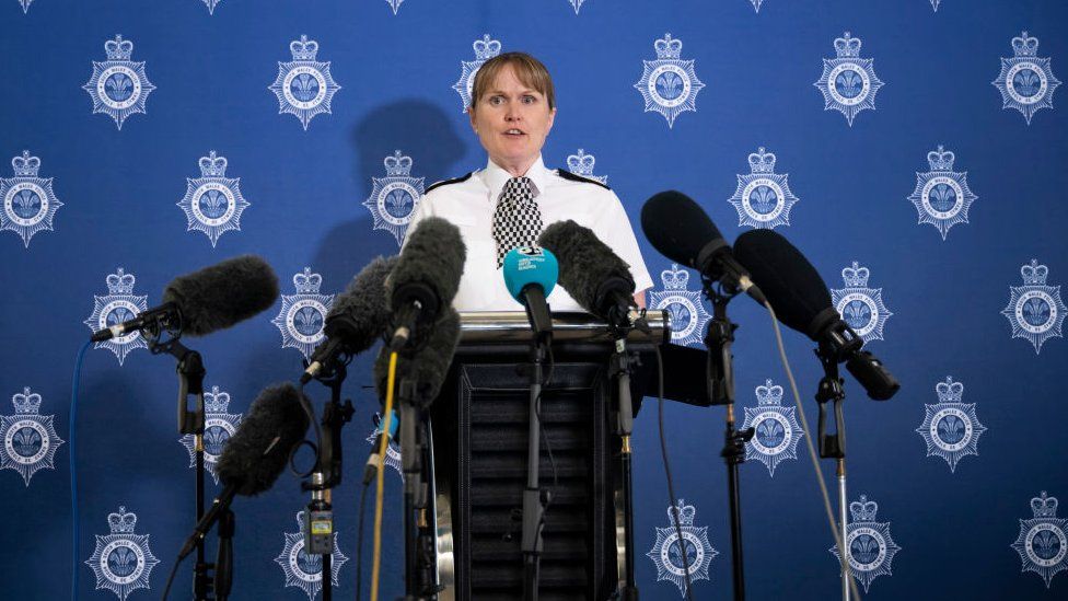 Trelái: Heddlu 'hanner milltir i ffwrdd' adeg gwrthdrawiad angheuol ...