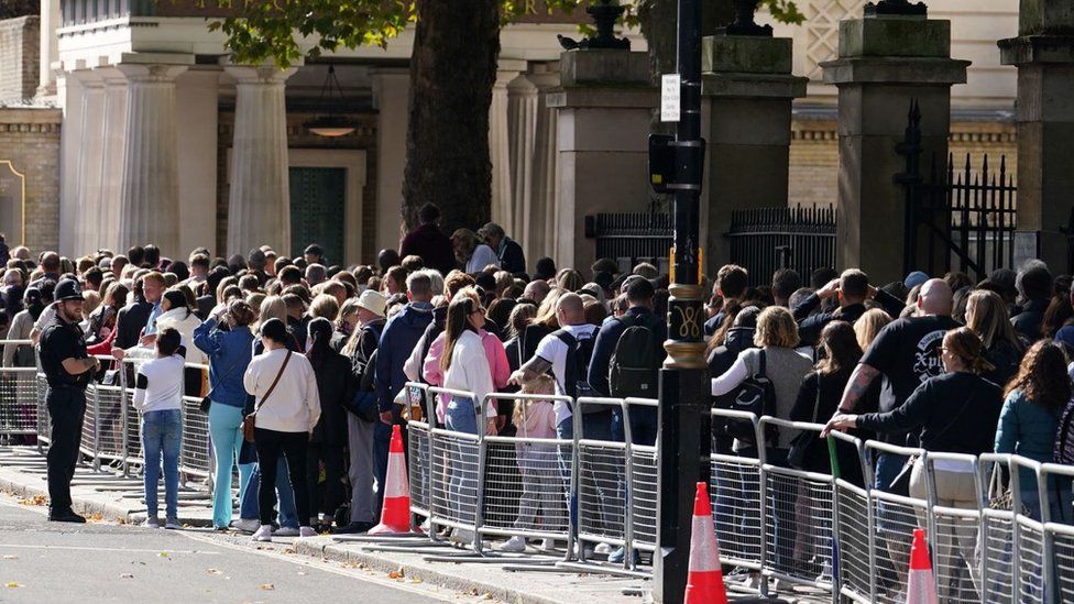 Man admits sexually assaulting woman in Queen mourners' queue - BBC News