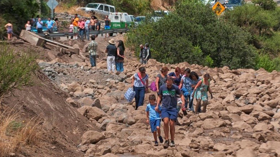 Chile floods: Millions without water in capital Santiago - BBC News