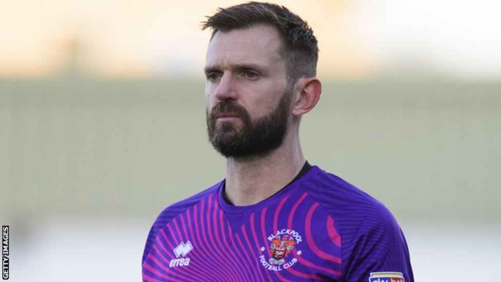Mark Howard: Scunthorpe sign ex-Blackpool and Sheffield United ...