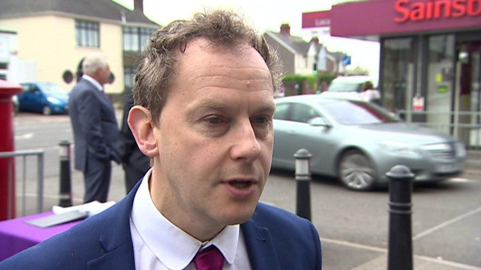 Last local election campaigning before polling day - BBC News