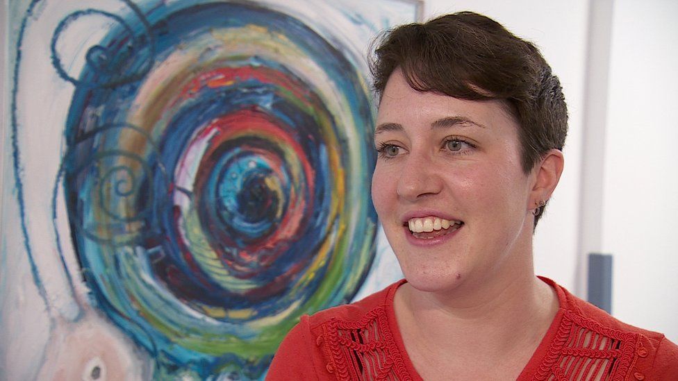 Belfast artist puts smiles on ill children's faces - BBC News