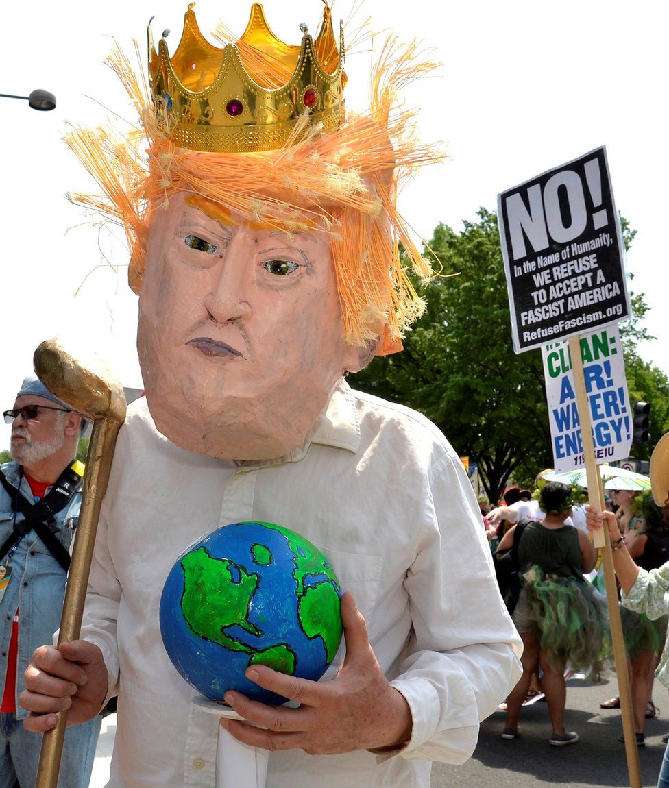 Anti-Trump climate change march draws thousands in US - BBC News