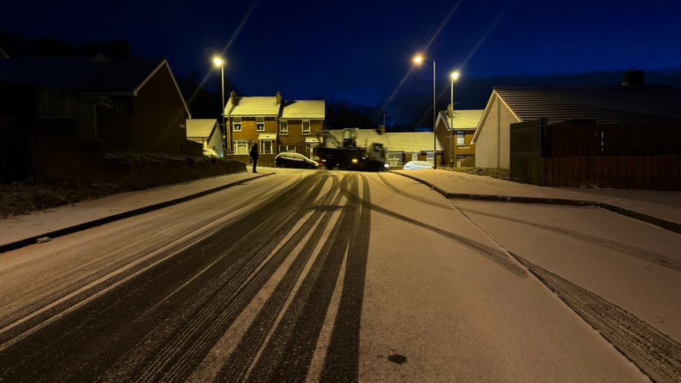 Snow and ice: Arctic blasts brings wintry weather to NI - BBC News