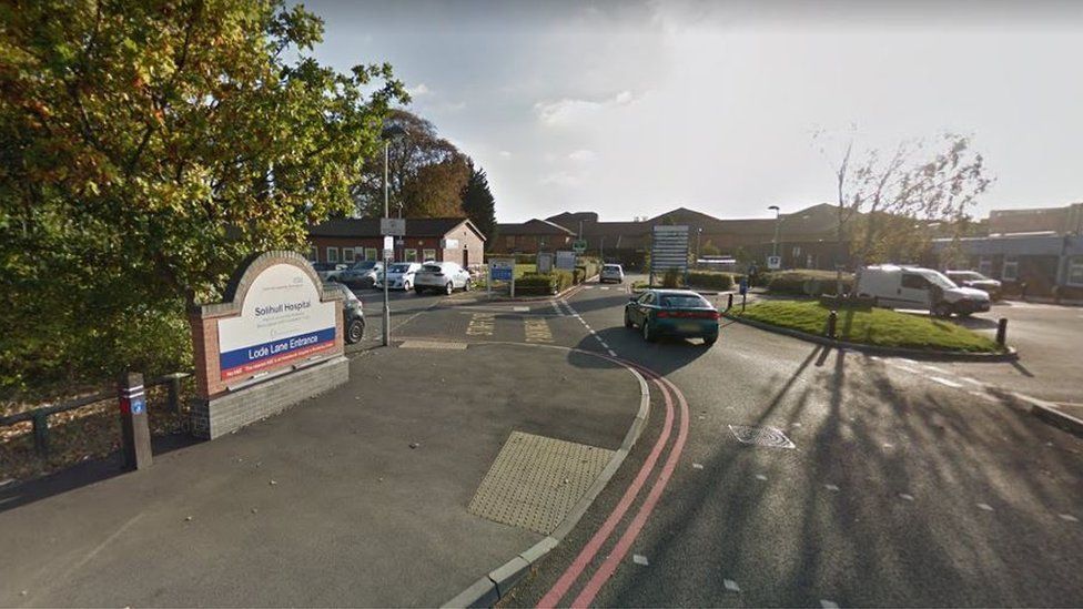 Solihull Hospital prepares to receive Covid-19 patients - BBC News