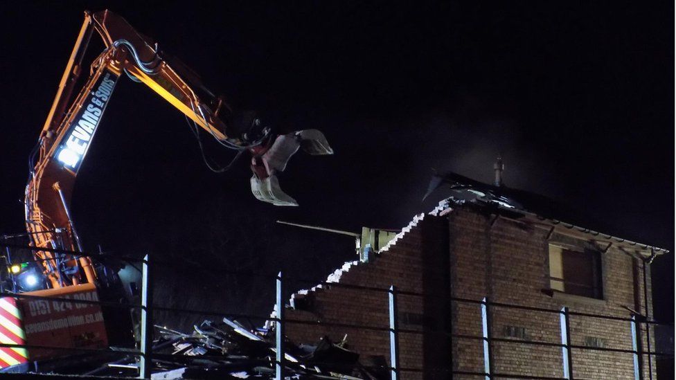 Banbury North signal box demolished despite bid to save it - BBC News