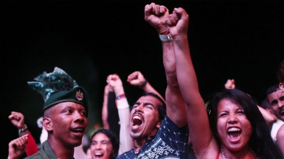 Colombia peace deal: Historic agreement is signed - BBC News