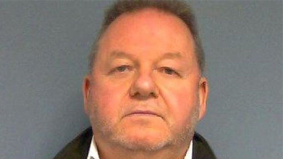 Reading fraudulent businessman ordered to repay £800k - BBC News
