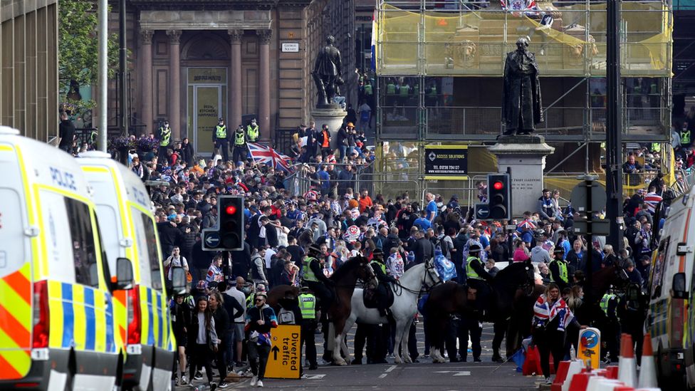 'Many more arrests' to follow Rangers crowd trouble - BBC News