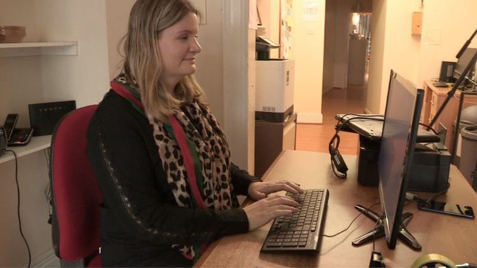 Coronavirus: Lockdown leaves addicts 'close to relapse' - BBC News