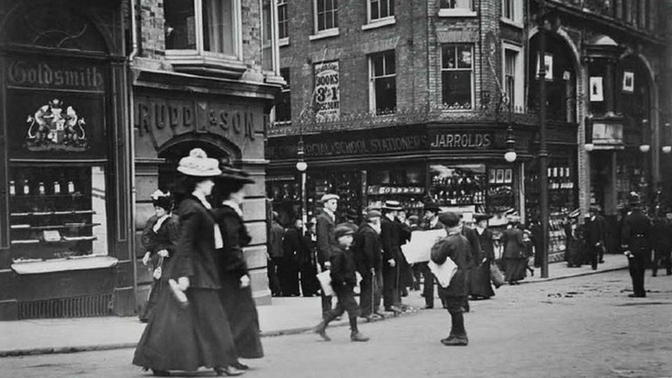 Coronavirus: Jarrold of Norwich closes its stores - BBC News