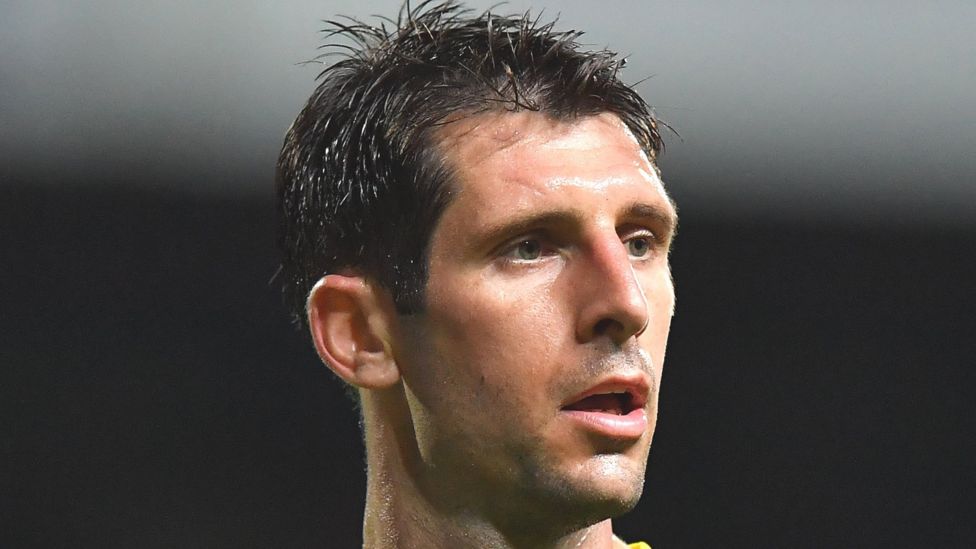 Michael Raynes: Crewe Alexandra sign Carlisle United defender - BBC Sport