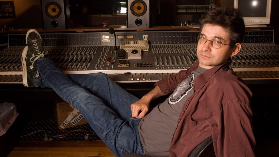 Steve Albini: US indie-music giant dies at 61 - BBC News