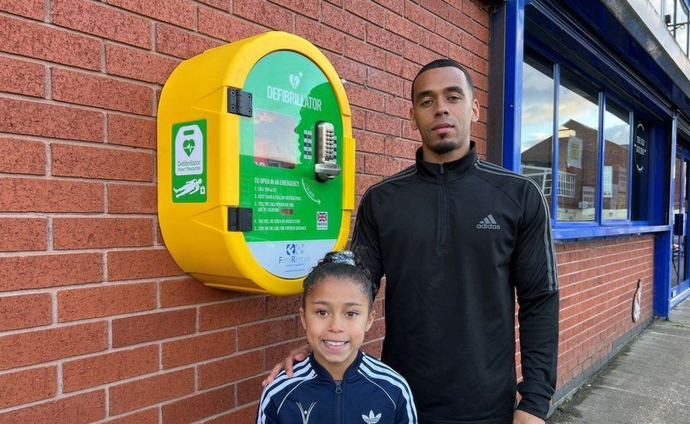 Nottingham: Eight-year-old girl helps fund gym club defibrillator - BBC ...