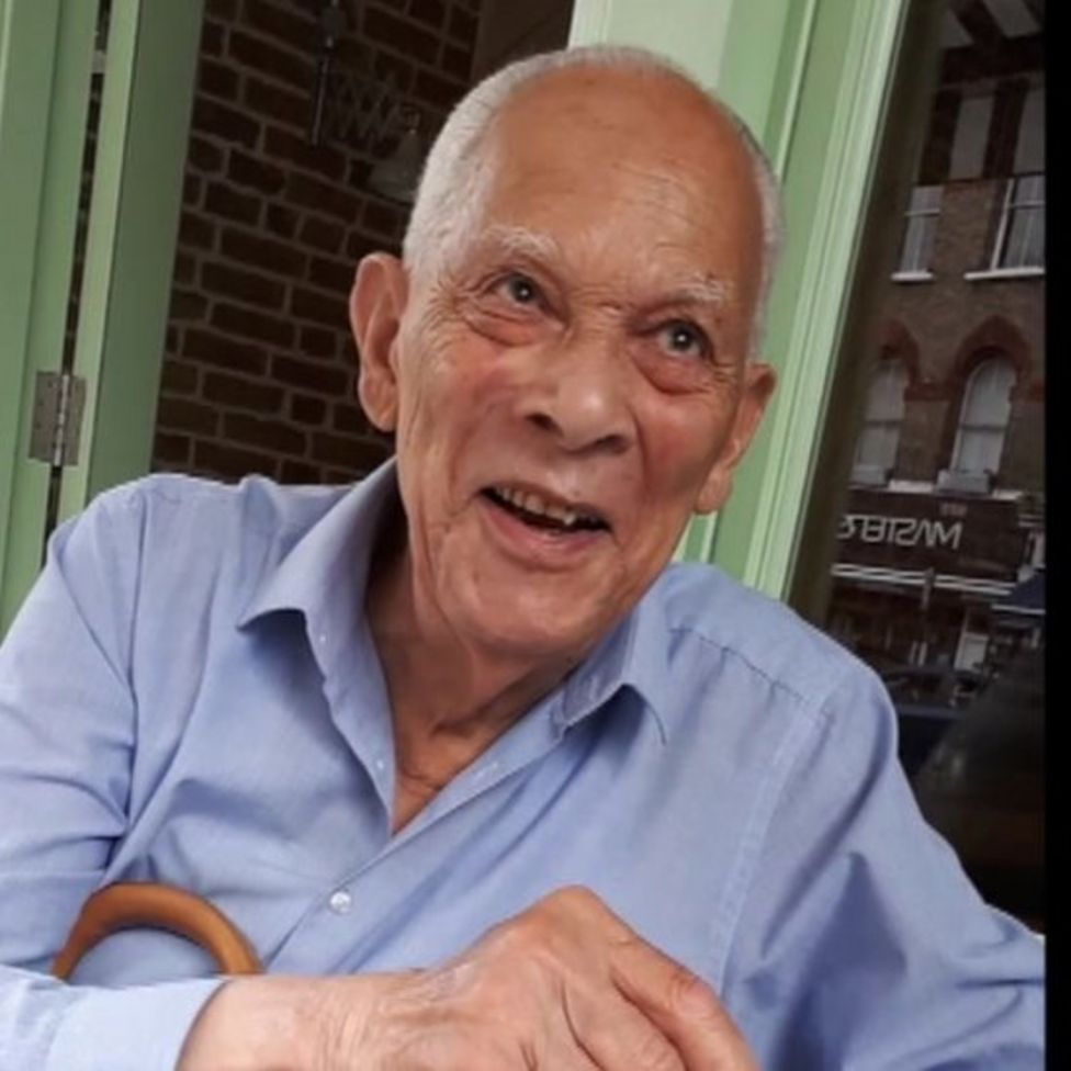 Flt Sgt Peter Brown: Hundreds attend funeral of WW2 RAF airman - BBC News