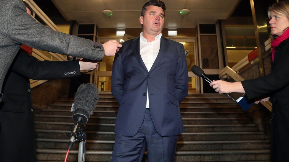 Ex-BHS boss guilty over failure to provide pension data - BBC News