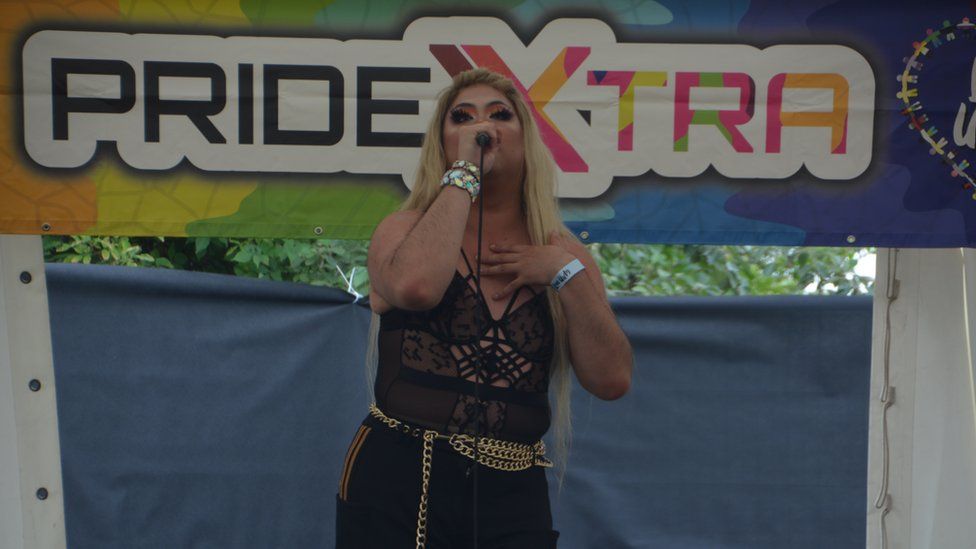 Reading Pride: Thousands attend this year's parade and festival - BBC News