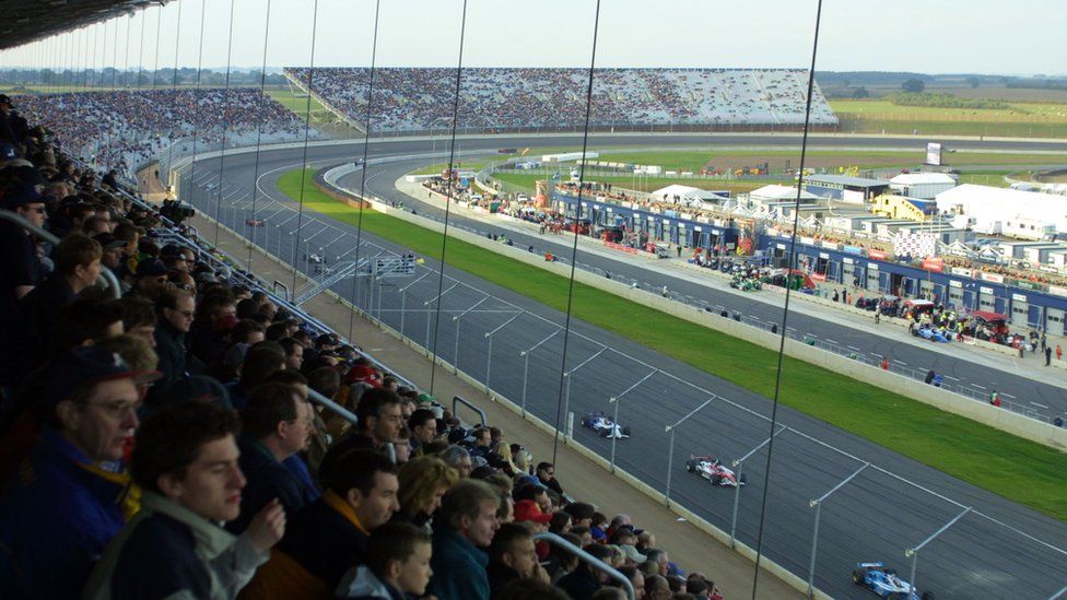 Rockingham Motor Speedway: Corby venue hosts final race - BBC News