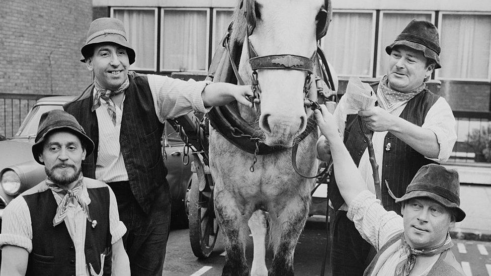 Wurzels' story featured on Nailsea's heritage trail - BBC News