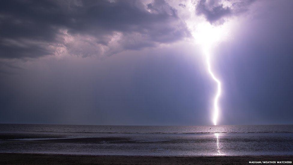 In pictures: Thunderstorms hit the UK - BBC Weather