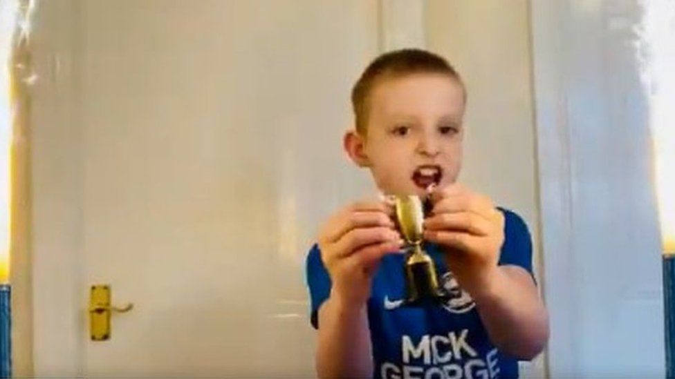 Football fan Finley's Fifa 20 joy spreads online - BBC News
