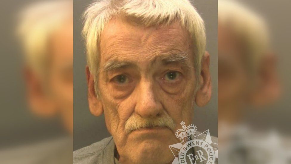 Dyn, 71, yn euog o lofruddio ei wraig, 74, yn ei gwely - BBC Cymru Fyw