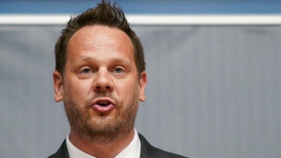 Wakefield's Labour MP hits out over increase in asylum seeker hotels ...