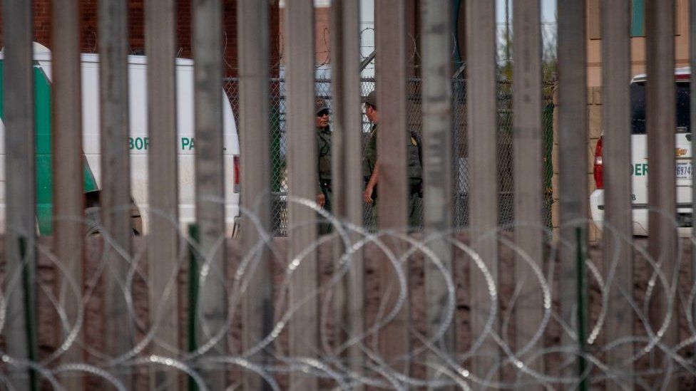 'Dramatic' rise in African migrants arriving at US border - BBC News