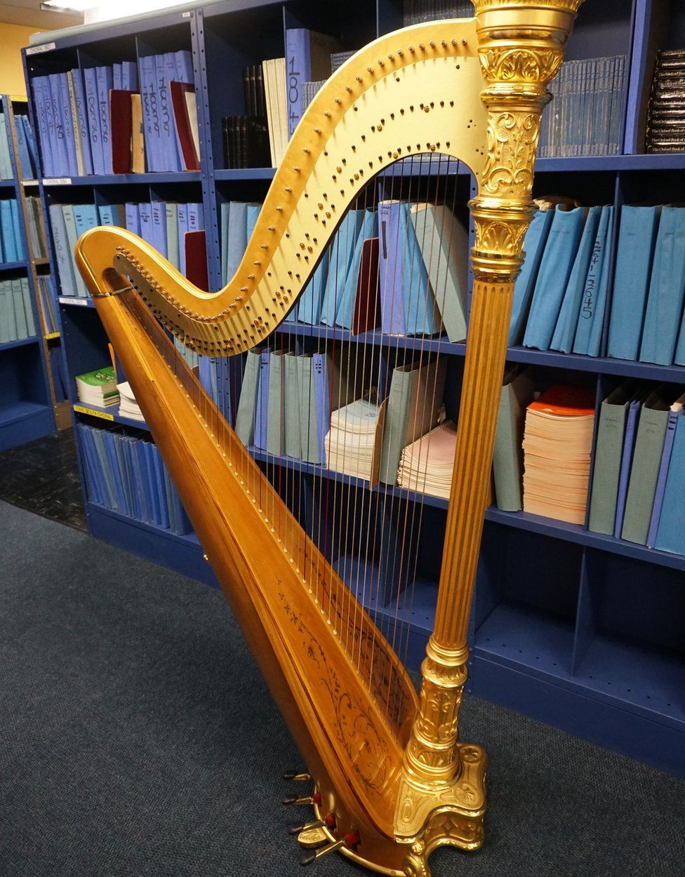 The mystery of South Africa's golden harp - BBC News