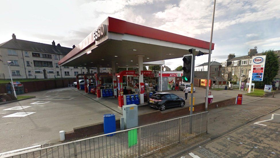 Armed robbers strike near petrol station in Aberdeen - BBC News