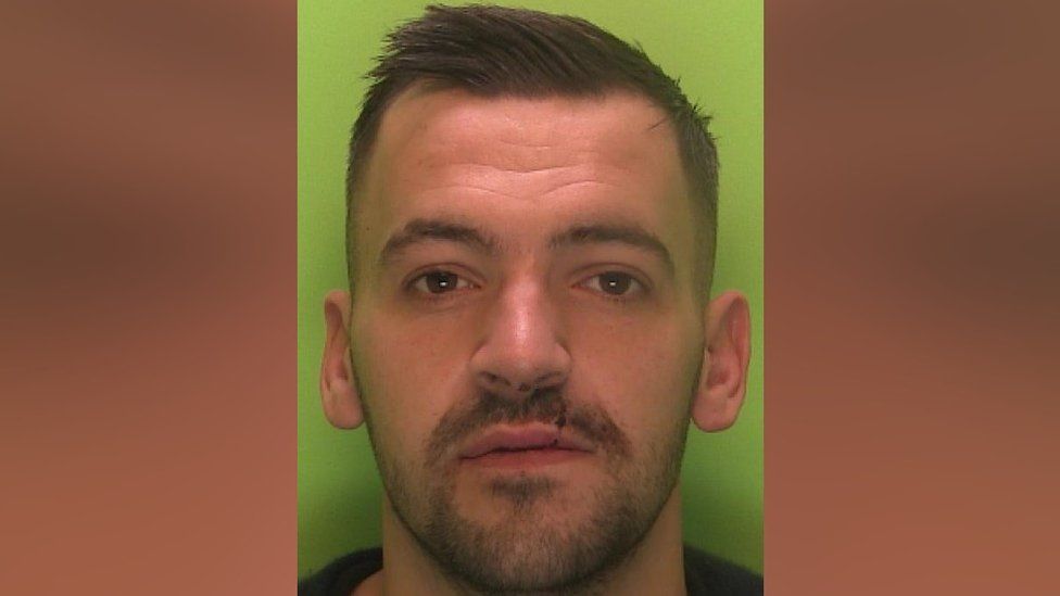 Steven Brett: Painter and decorator jailed for workplace attack - BBC News