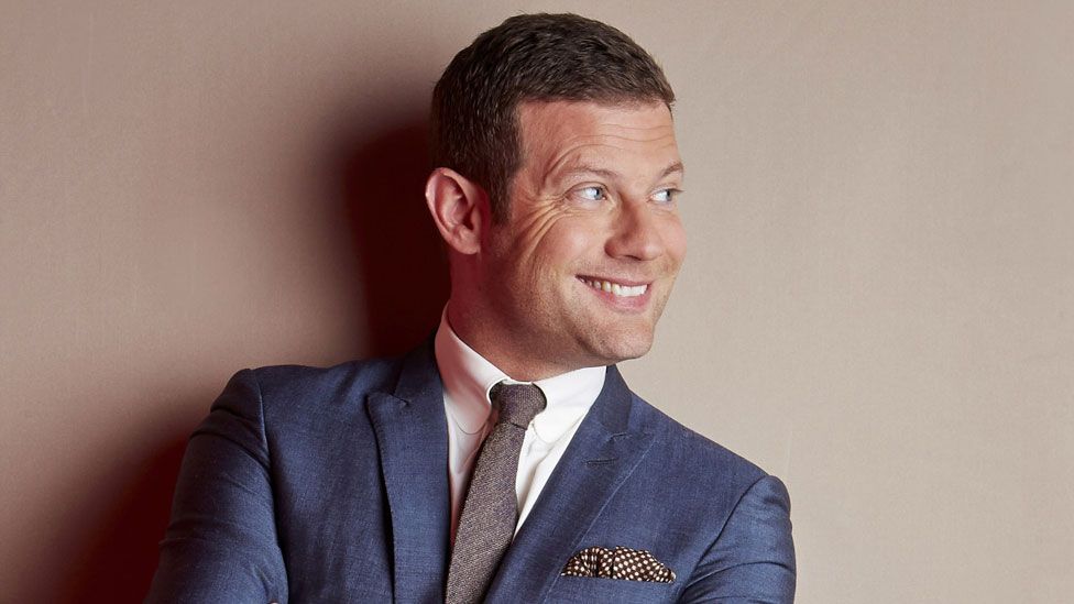 Dermot O'Leary returns 'home' to The X Factor - BBC News
