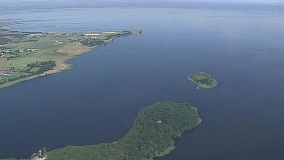 Public inquiry over Lough Neagh sand dredging plan - BBC News