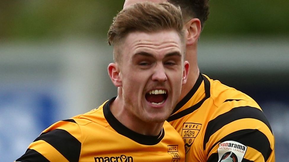 Daniel Sparkes: Dagenham & Redbridge sign Torquay United midfielder ...