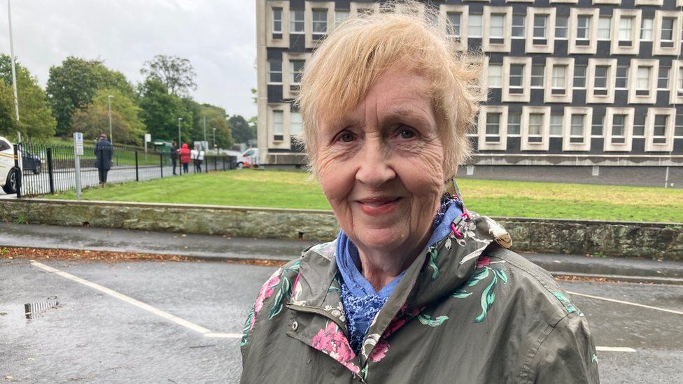 Gwrthod cais i gartrefu ceiswyr lloches mewn cyn-westy - BBC Cymru Fyw