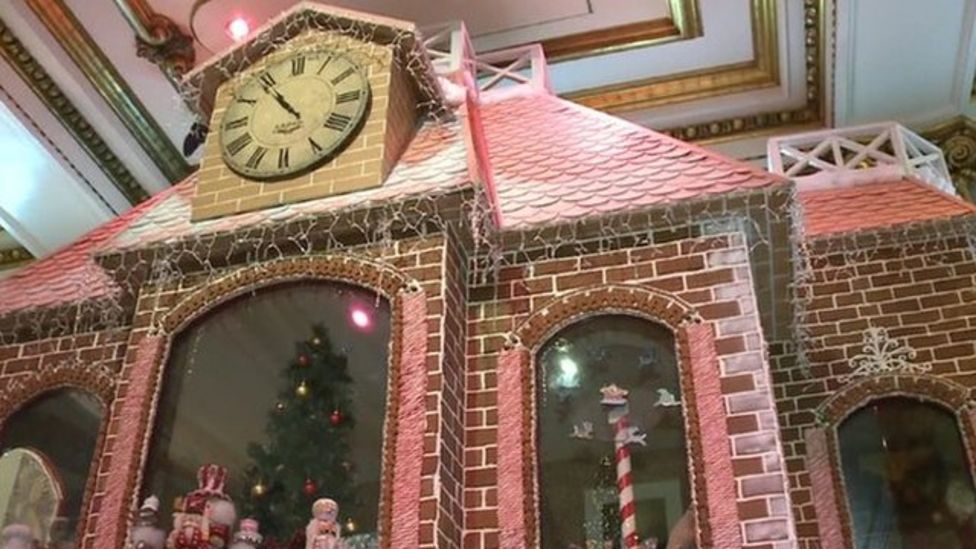 Christmas baker's gingerbread masterpiece - BBC Newsround