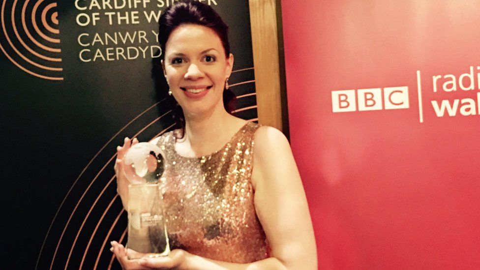 Catriona Morison yn cipio teitl Canwr y Byd - BBC Cymru Fyw