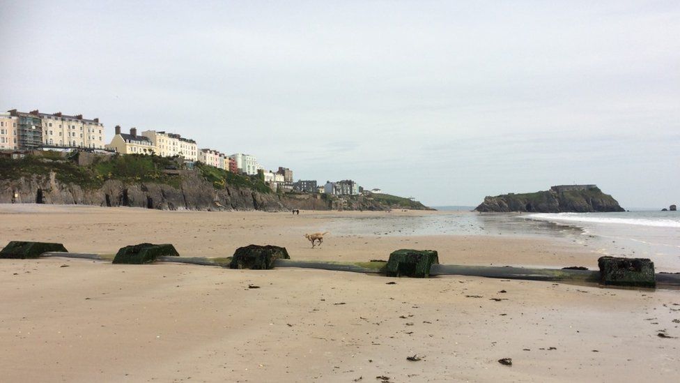Warnings as Tenby beach sand 'disappears' - BBC News
