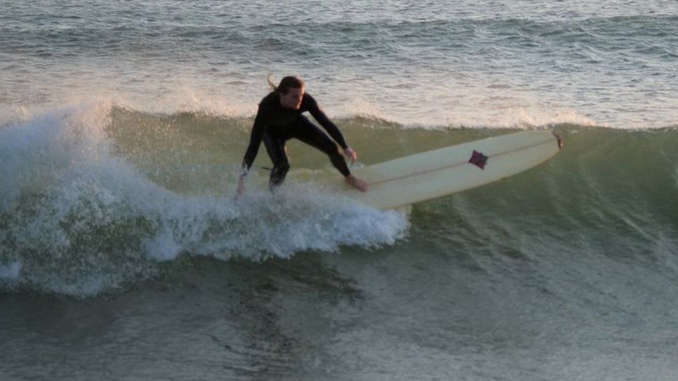 600,000 awr o ollwng carthion i ddyfroedd Cymru - BBC Cymru Fyw