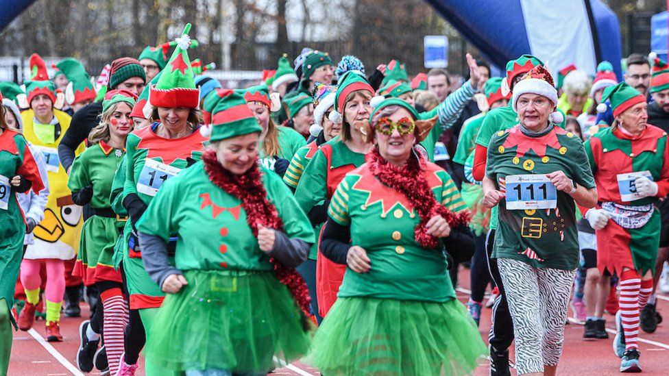 Hundreds of Santa's elves raise money for mental health charity - BBC News
