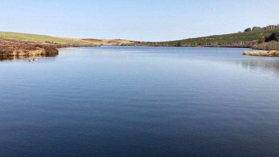 Llyn Brân reservoir to be restored to natural lake - BBC News
